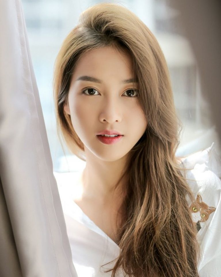 Vietnamese Cute Girl - Vo Xuan Chau - Ao Dai at Hoi An - TruePic.net